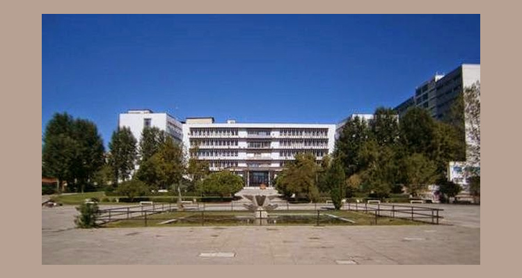 ΕΠΙΧΕΙΡΟΥΝ ΝΑ ΕΙΣΒΑΛΟΥΝ ΣΤΗΝ ΑΙΘΟΥΣΑ ΤΗΣ ΣΥΓΚΛΗΤΟΥ Σοβαρά επεισόδια με ...