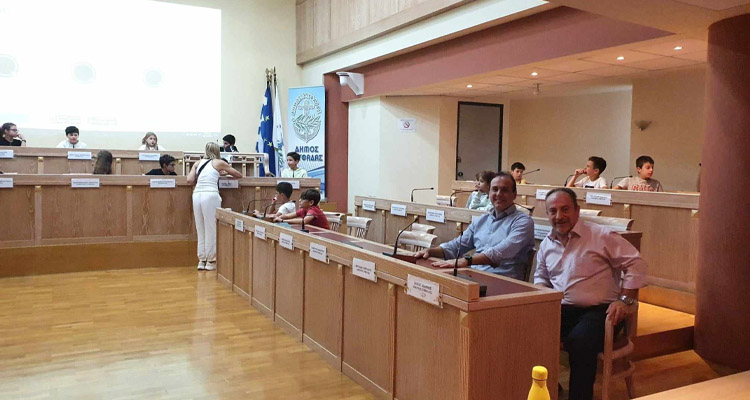 Σε ρόλο δημοτικών συμβούλων και πάλι οι μαθητές σχολείων της Γλυφάδας ...
